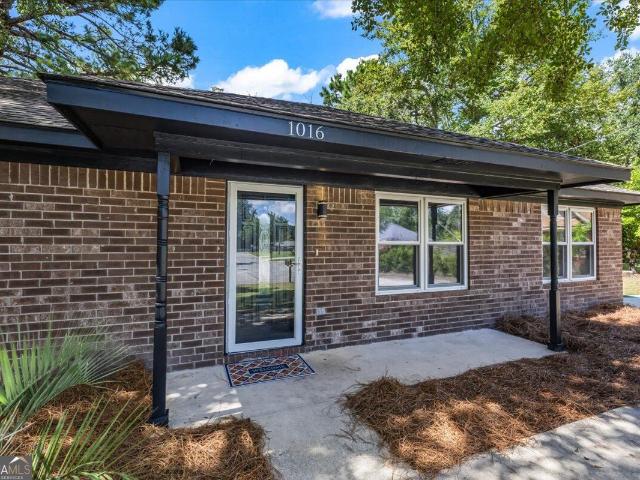 1016 Farr Court