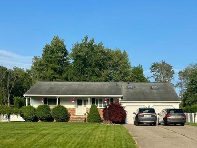 1016 Gates Dr, Schenectady, NY 12306