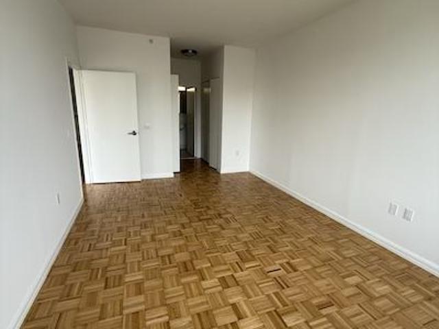 #1016 HUGE rooms in a stunning 3 bed/2 bath apartm