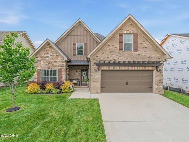 1016 Jacksonian Way, Lenoir City, TN 37772