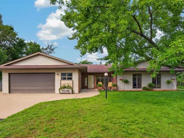 1016 Sunset Blvd, Stevens Point, WI 54481