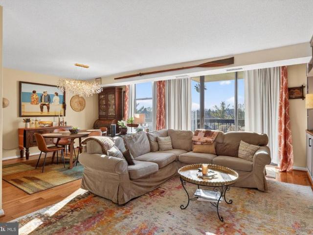 1016 S Wayne Street # 302