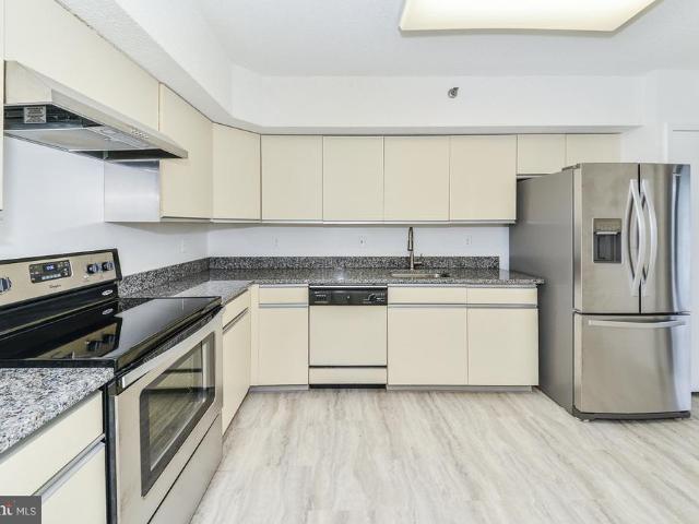 1016 S Wayne Street # 408