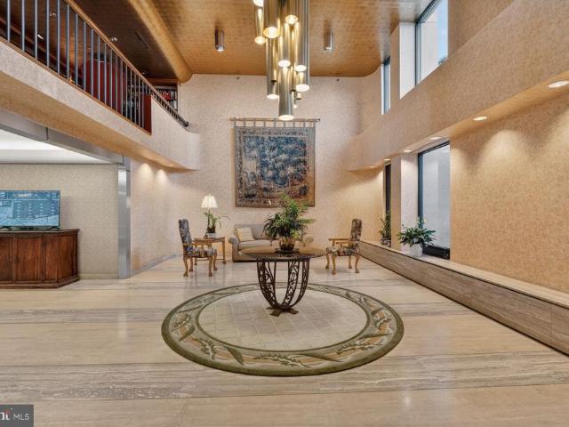 1016 S Wayne Street # 910