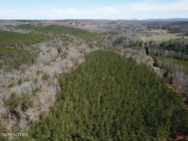 1016 W Flat Rock Rd, Crossville, TN 38572
