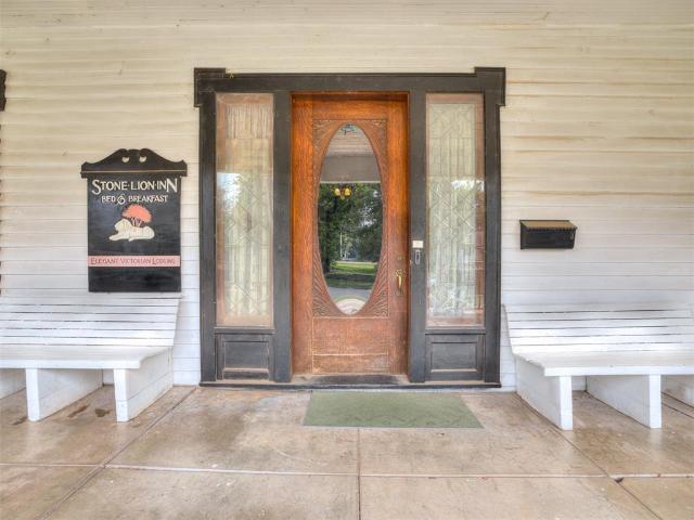 1016 W Warner Avenue