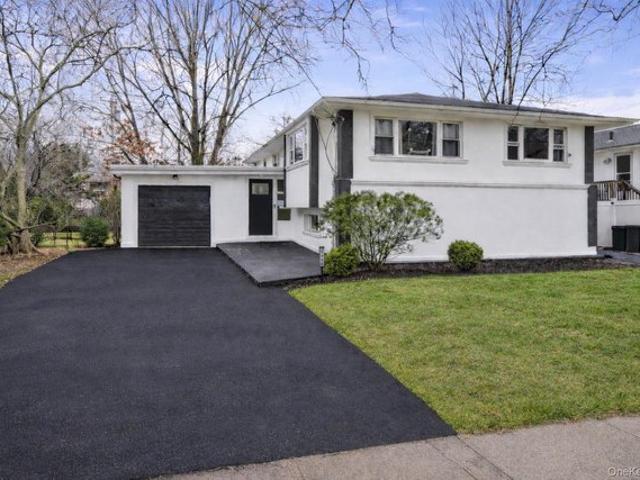 1016 Westwood Rd, Woodmere, NY 11598