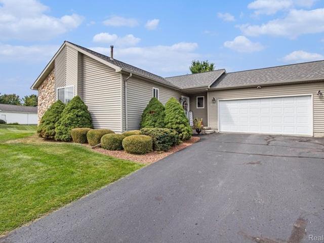 10177 Hawthorne Ridge Rd, Goodrich Vlg, MI 48438