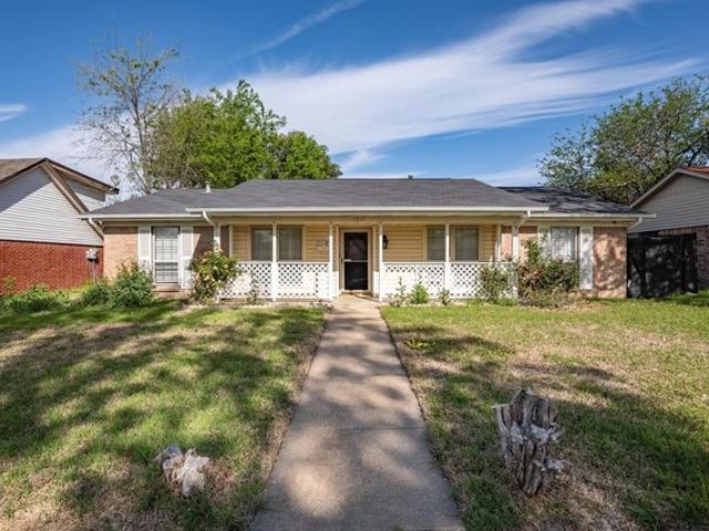 1017 Mill River Dr, Garland, TX 75043