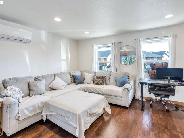 1017 nw highlands loop