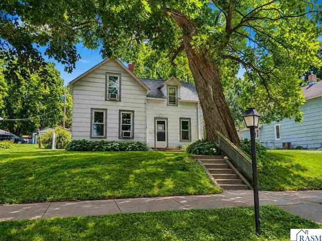 1017 N 6th St, Mankato, MN 56001