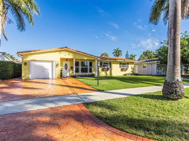 1017 NE 4th St, Hallandale Beach, FL 33009