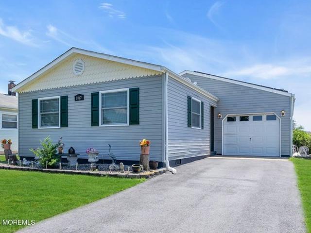 1017 Camino Real Ct, Toms River, NJ 08757