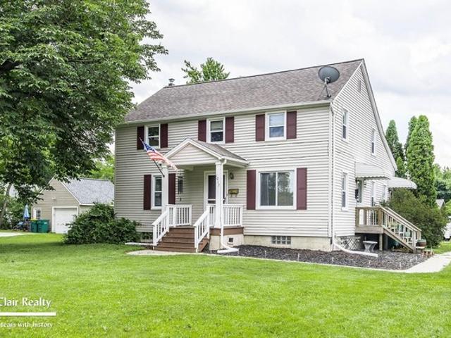 1017 Clinton Ave, Saint Clair, MI 48079
