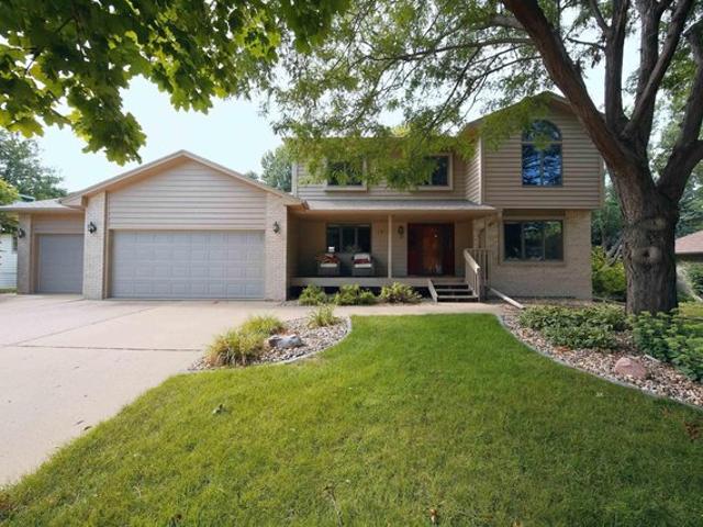 1017 E 63rd St, Sioux Falls, SD 57108