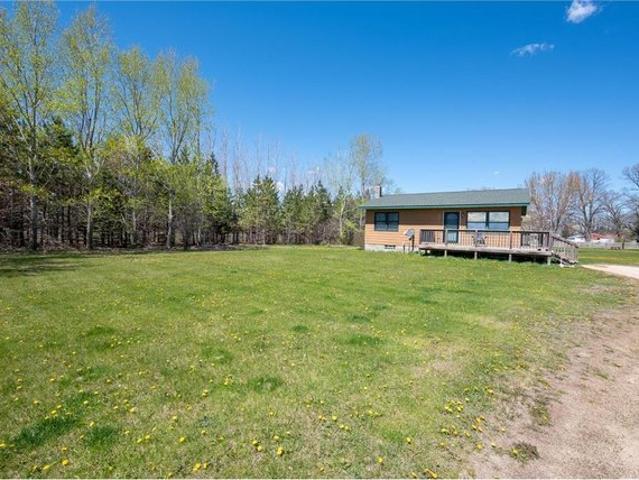 1017 E Kings Hill Rd, Hewitt, MN 56453
