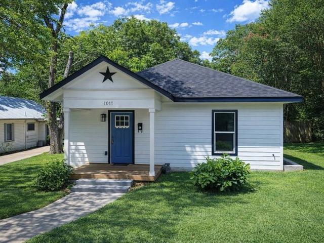 1017 E Washington St, Paris, TX 75460