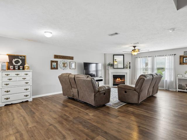 1017 Harmony Ln