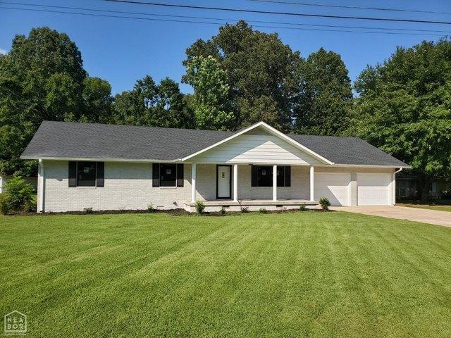 1017 Homecrest Dr, Piggott, AR 72454