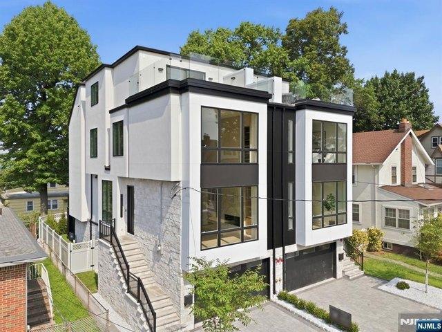 1017 Kingsland Ln, Fort Lee, NJ 07024
