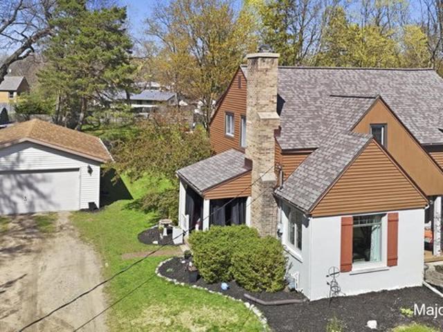 1017 Lamberton St NE, Grand Rapids, MI 49505