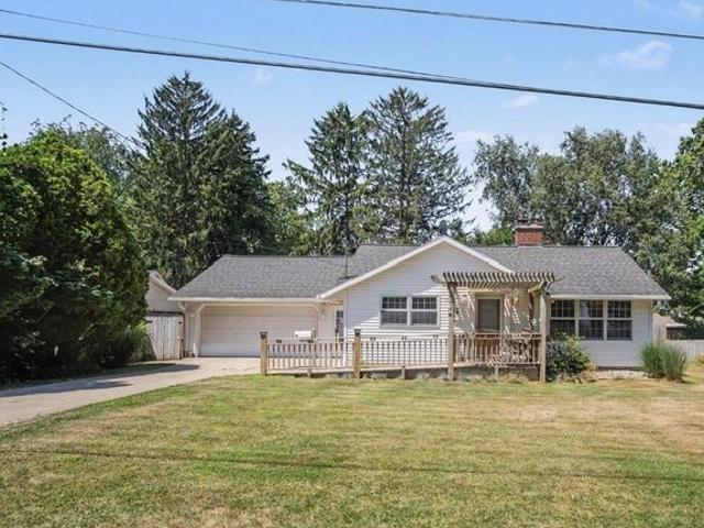 1017 Pearl St, Belding, MI 48809