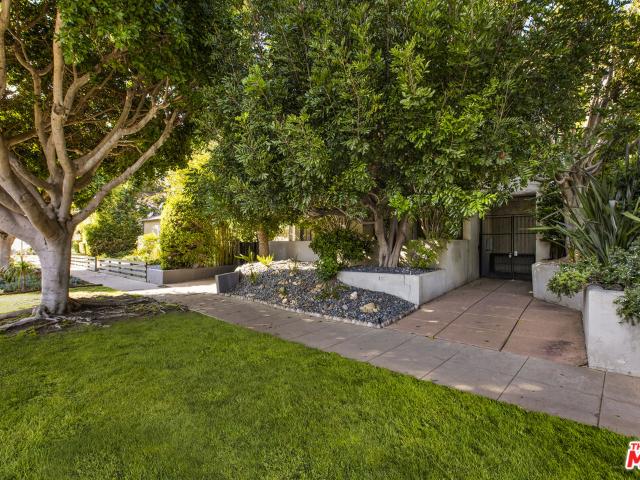 1017 Pearl St, Unit E, Santa Monica, CA 90405 | MLS #25618 | Compass