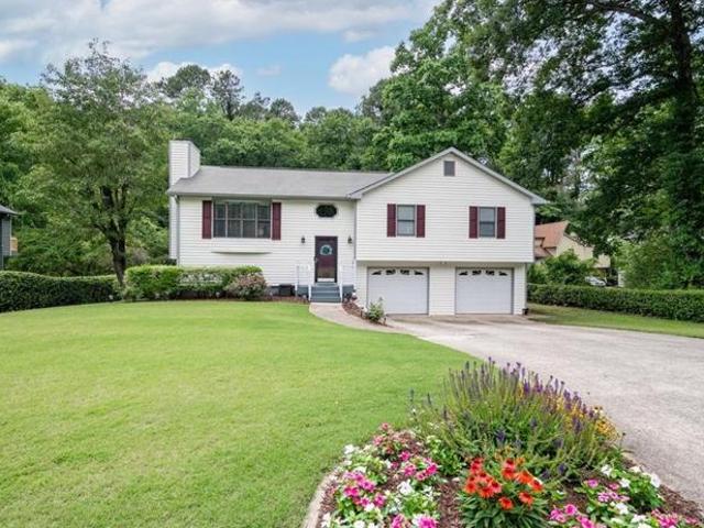 1017 Pinetree Ct, Powder Springs, GA 30127