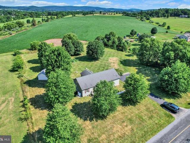 1017 Railroad Ln, Orrtanna, PA 17353