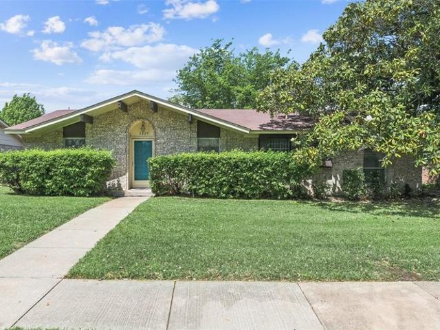1017 Ravencroft Dr, Garland, TX 75043