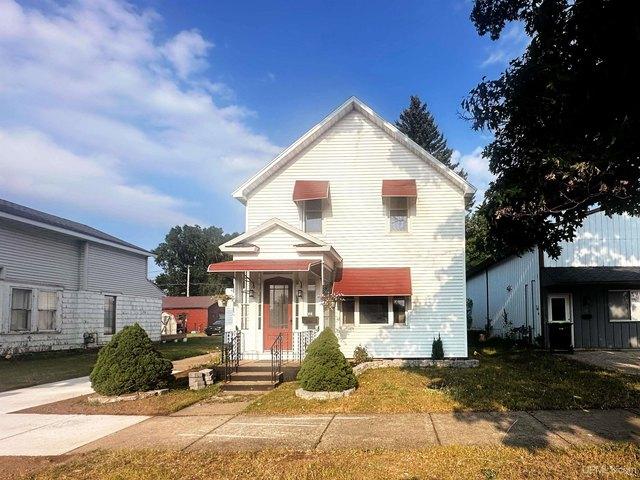 1017 River Ave, Iron Mountain, MI 49801