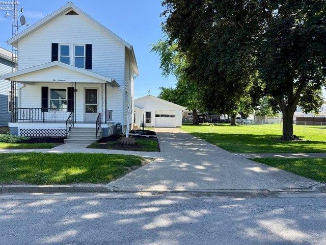 1017 Roosevelt St, Fremont, OH 43420