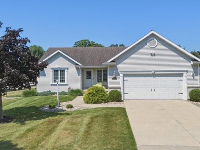 1017 Sunset Hills Ct NW, Grand Rapids, MI 49534