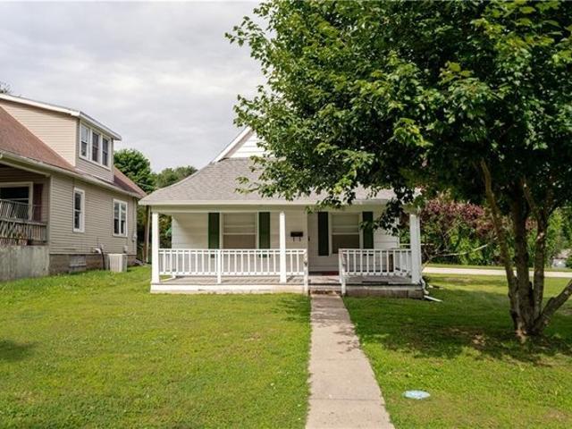 1017 S 5th St, Atchison, KS 66002