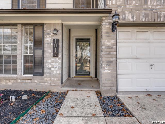 1017 Silvertree