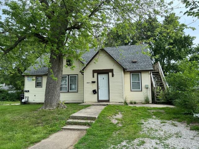 1017 W. Mill St. 1 Bedroom Apartment for Rent at 1017 W Mill St, Bloomington, IL 61701 Lang's Alley