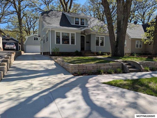 1017 1st St NW, Mason City, IA 50401