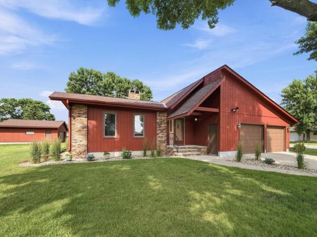 1017 9th St, Gaylord, MN 55334