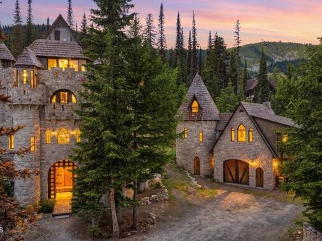 1018 Mogul Hill Rd, Sandpoint, ID 83864