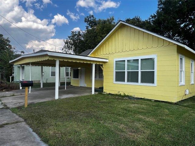 1018 N 2nd St, Baytown, TX 77520