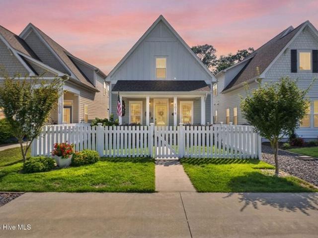 1018 N Caswell Ave, Southport, NC 28461