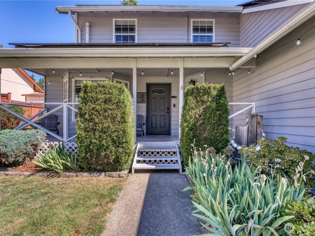 1018 NE Knights Court