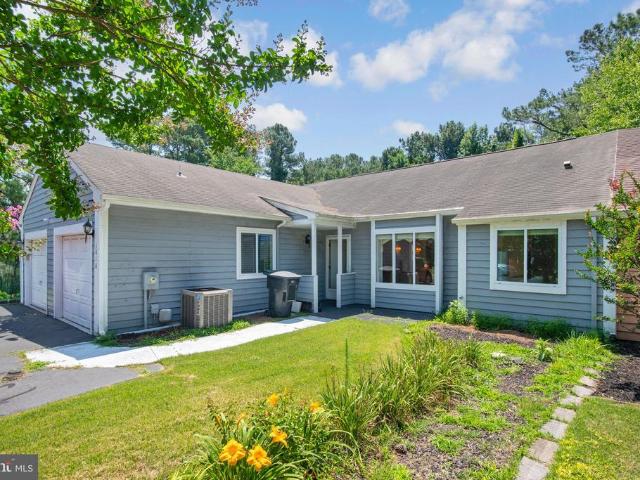 1018 Bayshore Court