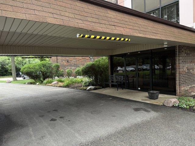 1018 Castilian Ct Apt 203, Glenview, IL 60025