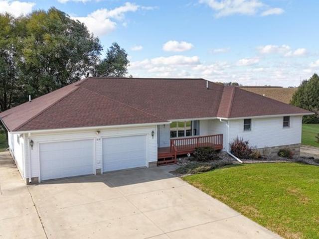 1018 E 8th St, Cresco, IA 52136