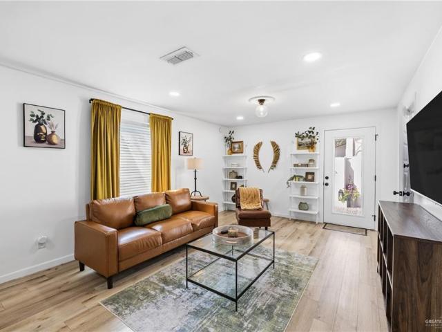 1018 Ebony Avenue