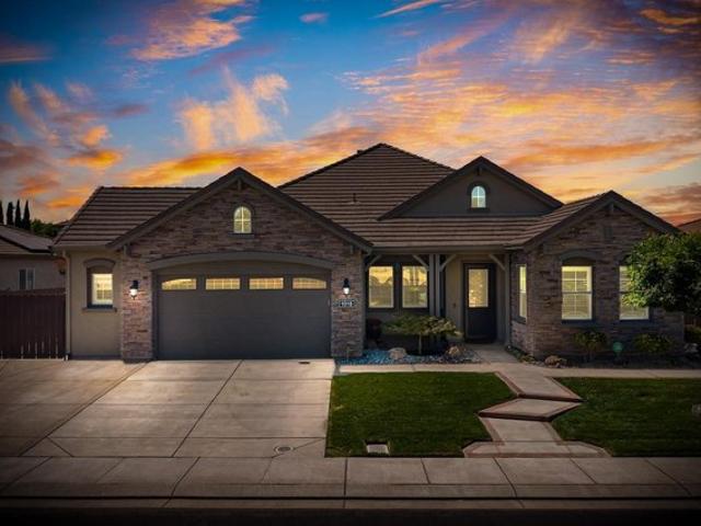 1018 Glen Abbey Dr, Manteca, CA 95336