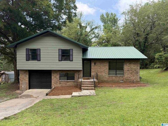 1018 Hillcrest Dr, Weaver, AL 36277