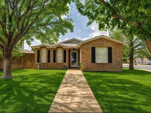 1018 Iola Ave, Lubbock, TX 79416