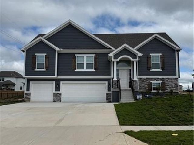 1018 Jasmine Dr, Liberty, MO 64068